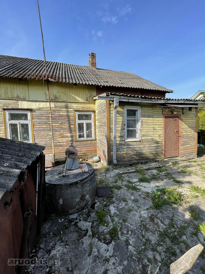Namas, Vilkaviškio r. Kybartų m. Dariaus ir Girėno skg., rąstinis namas ...