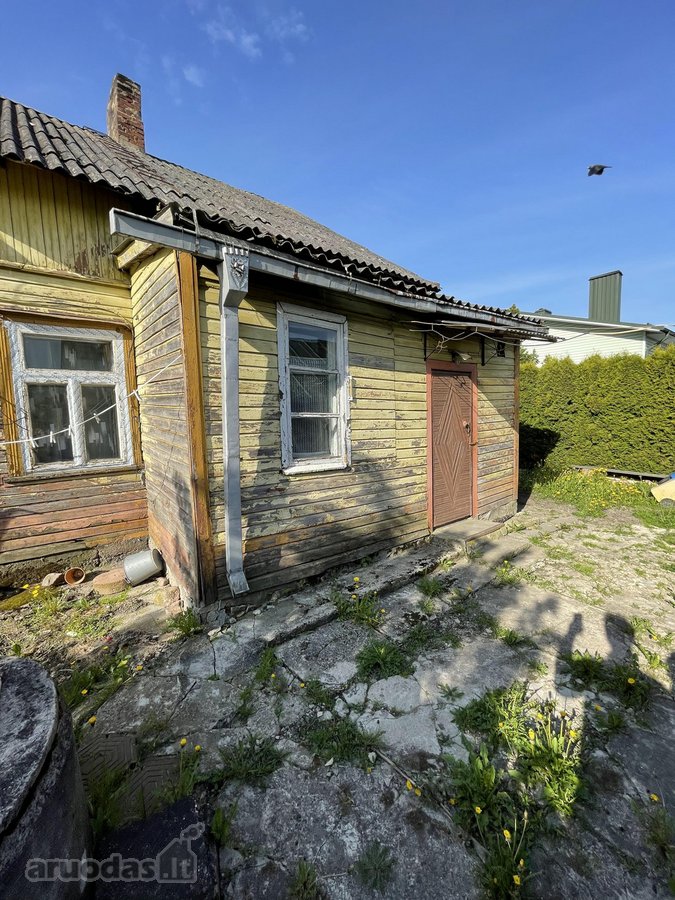 Namas, Vilkaviškio r. Kybartų m. Dariaus ir Girėno skg., rąstinis namas ...