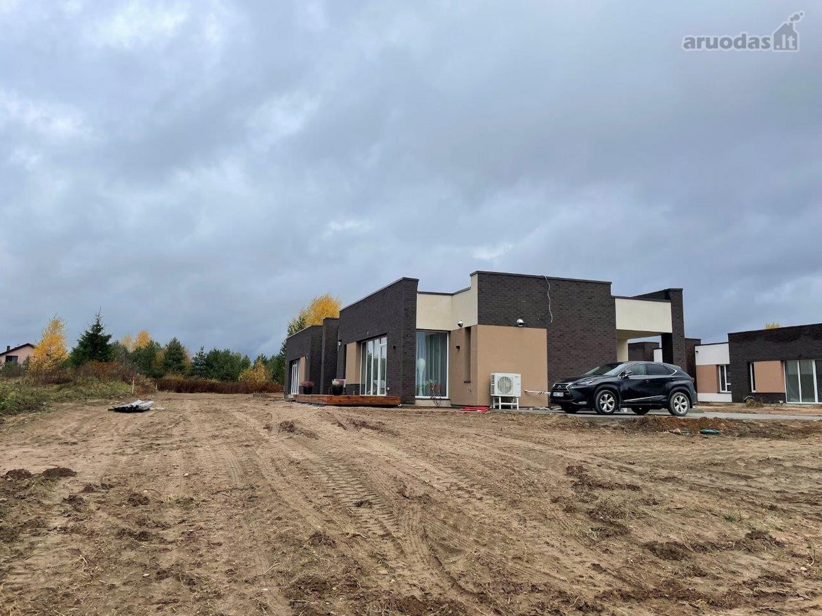 Namas, Vilniaus r. Lindiniškių k. Bijūnų g., mūrinis sublokuotas namas ...