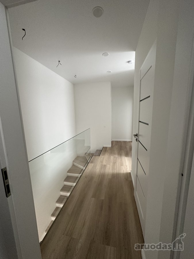 Namas, Vilniuje Pilaitėje Bitėnų g., mūrinis sublokuotas namas ...