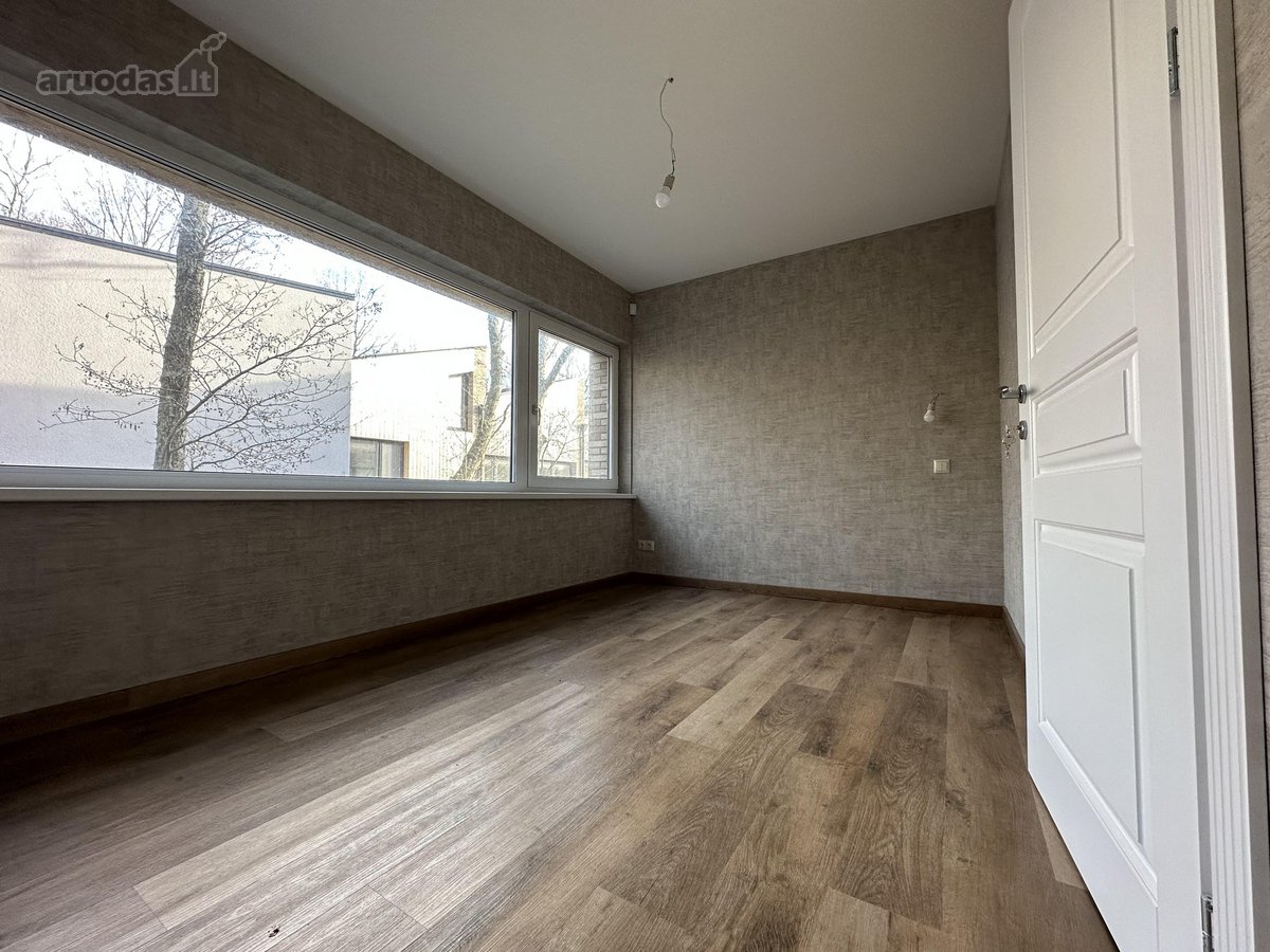 Namas, Klaipėdoje Giruliuose Girulių pl., mūrinis sublokuotas namas ...