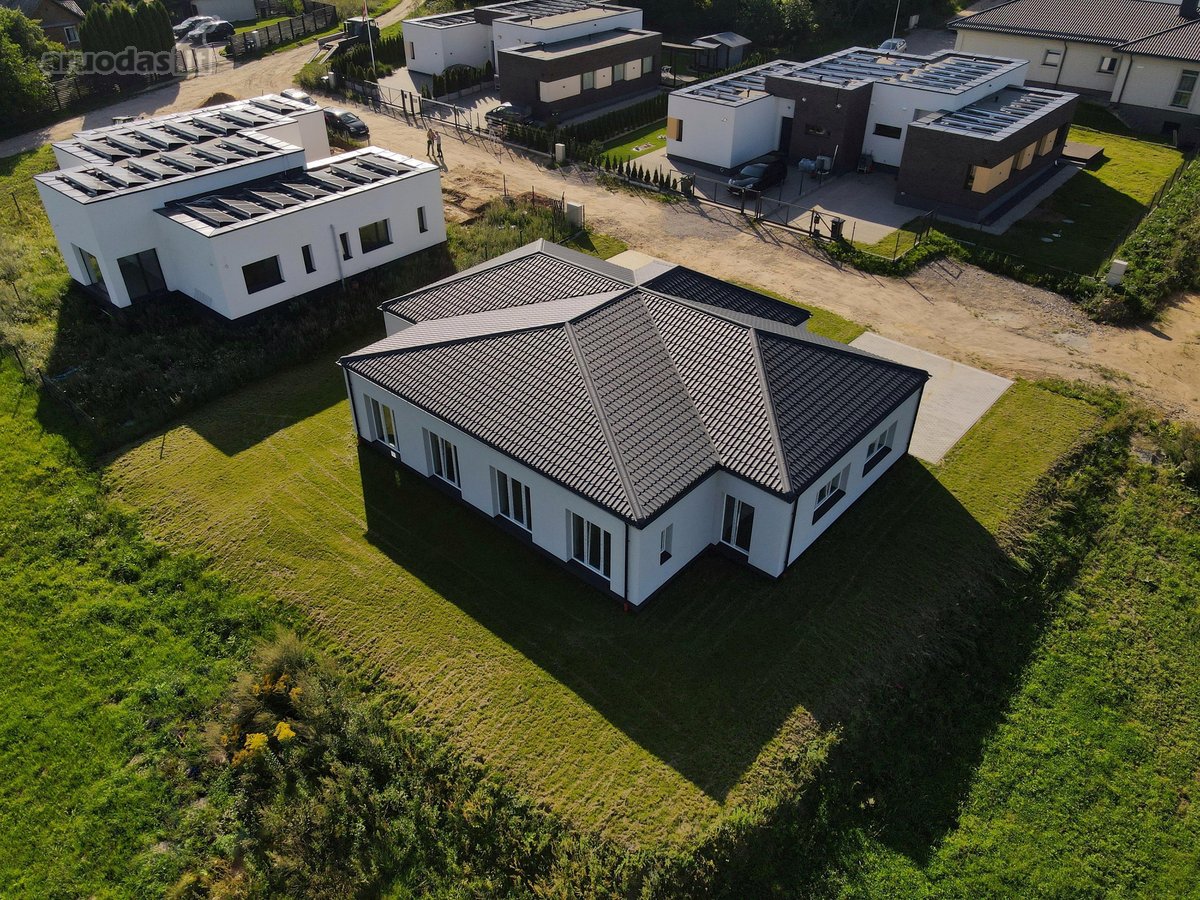 Namas, Vilniuje Pavilnyje Prano Dovydaičio g., mūrinis sublokuotas ...