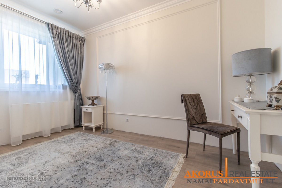 Namas, Vilniuje Zujūnuose Tylioji g., mūrinis sublokuotas namas ...