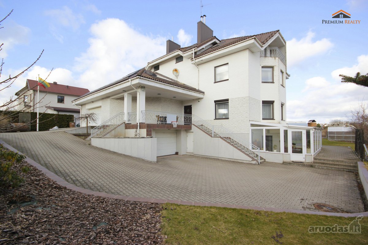 Tarandėje Parduodamas Įrengtas Erdvus Trijų - Skelbiu.lt