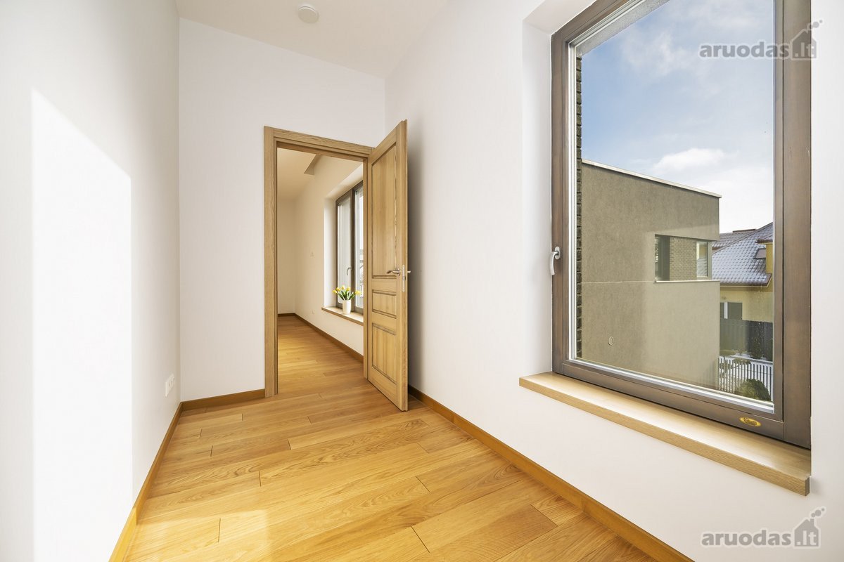 Namas, Vilniuje Tarandėje Vaivadiškių g., mūrinis sublokuotas namas ...